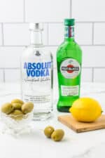 How to make a Classic Absolut Vodka Martini (Simple and Smooth ...