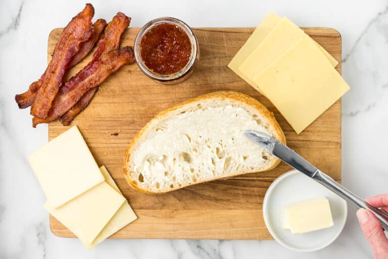 Havarti Grilled Cheese with Bacon and Jalapeno Jelly - Cooking Up Memories