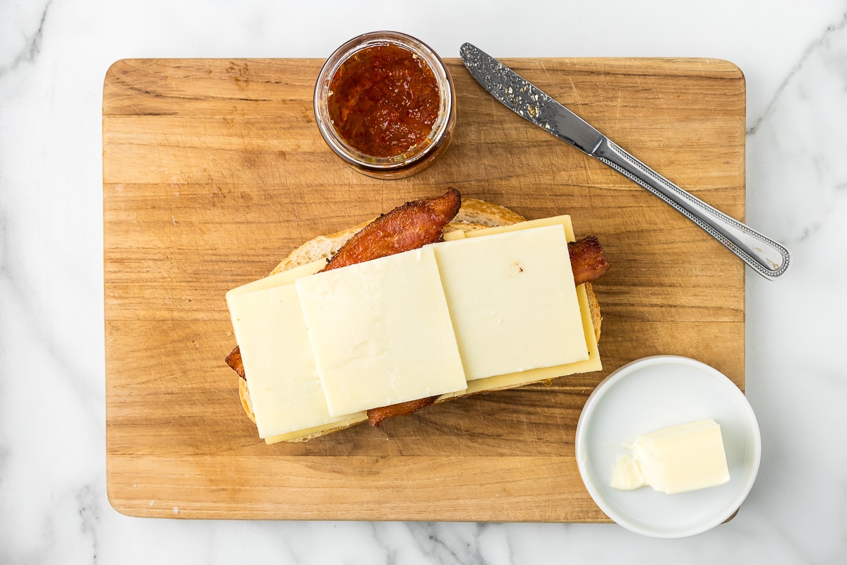 Havarti Grilled Cheese with Bacon and Jalapeno Jelly - Cooking Up Memories