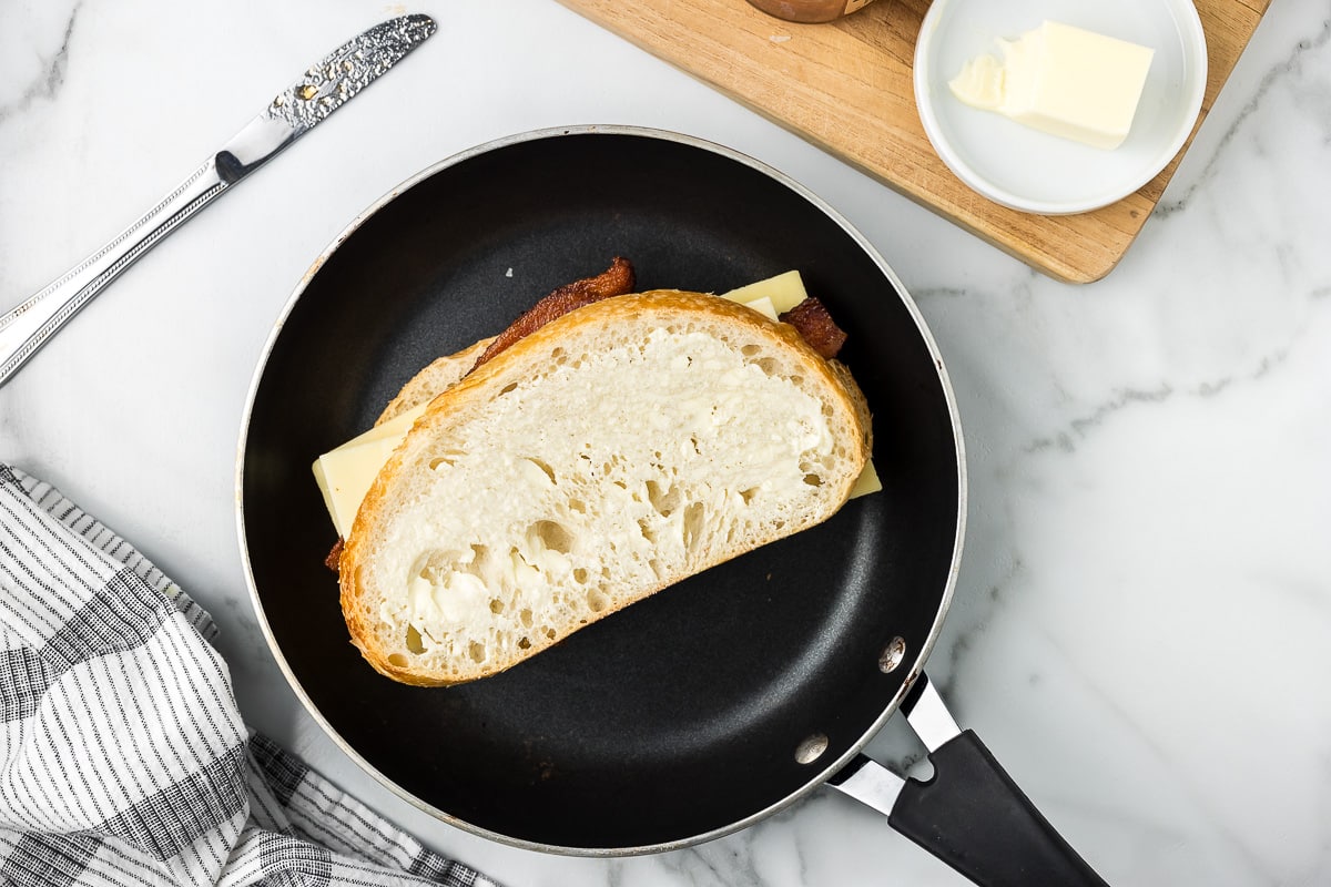 Havarti Grilled Cheese with Bacon and Jalapeno Jelly - Cooking Up Memories