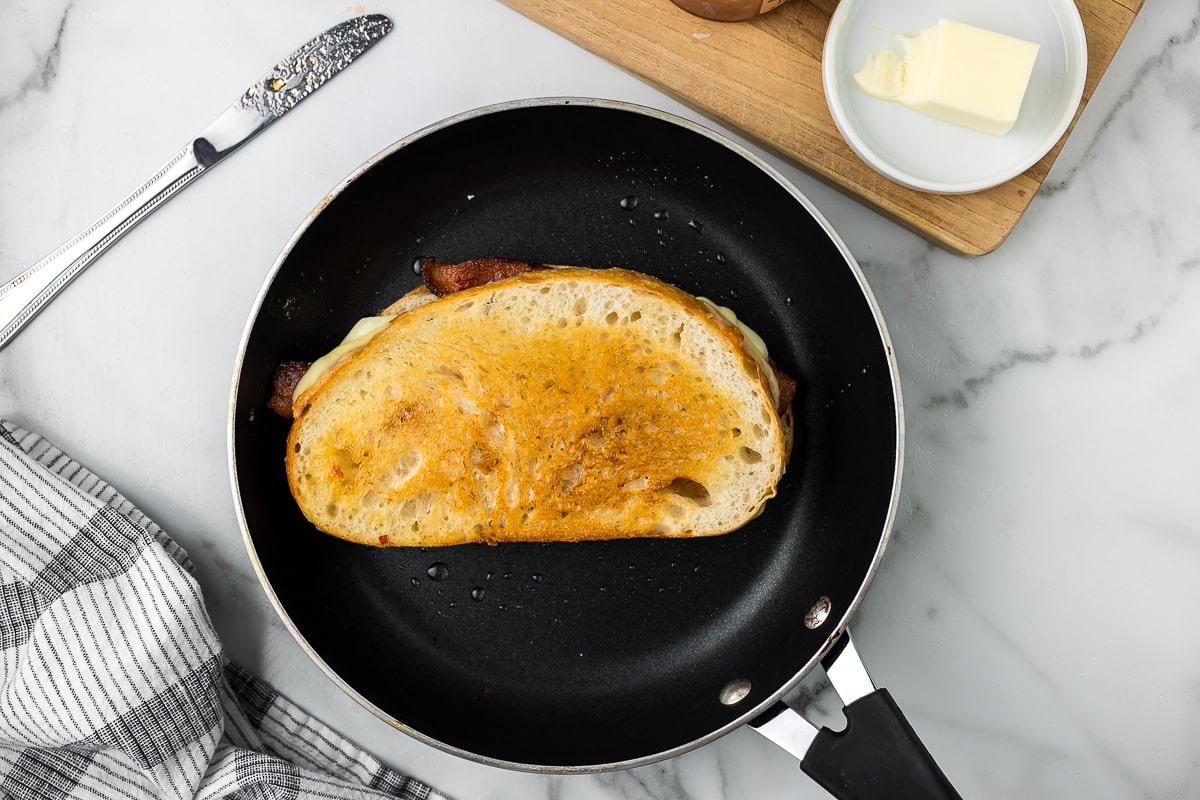 Havarti Grilled Cheese with Bacon and Jalapeno Jelly - Cooking Up Memories